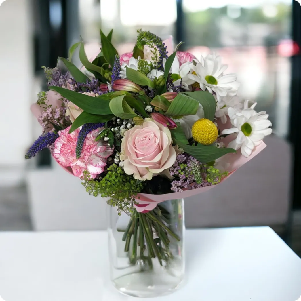 Pastel bouquet with perfumes Rêves - Poczta Kwiatowa® delivery of flowers